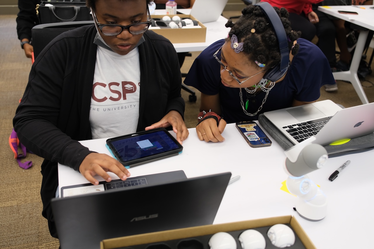 High School Students In The Collegiate Scholars Program Get To Know ...